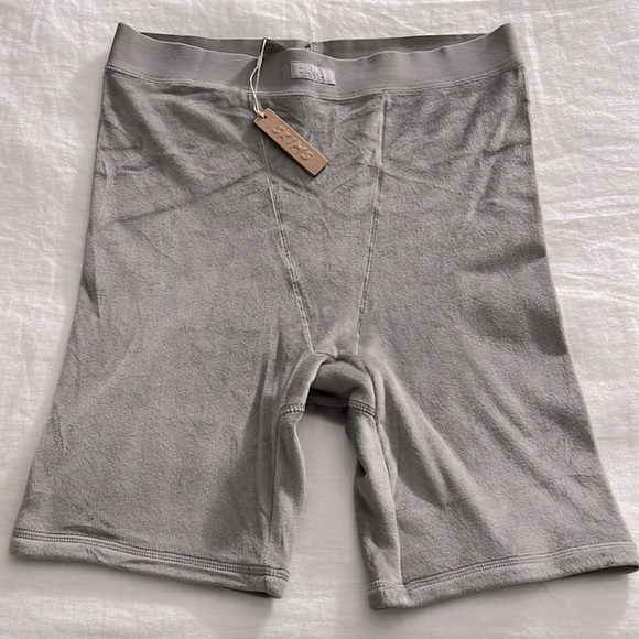 SKIMS | Shorts | Nwt Skims High Rise Velour Boxer Shorts In Smoke ...